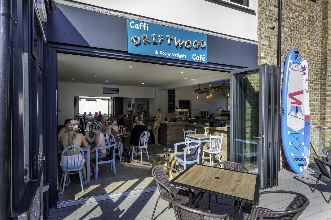 GD Windows uses Stellar doors for cafe refurbishment