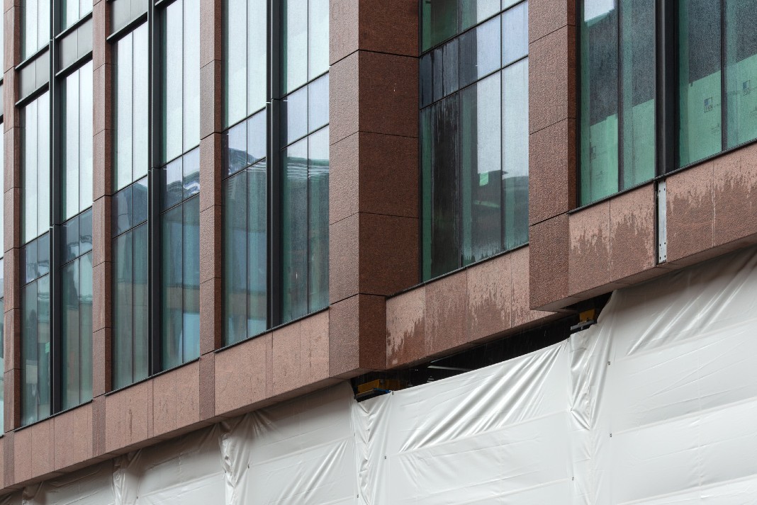 Base Structures installs temporary screening for city project